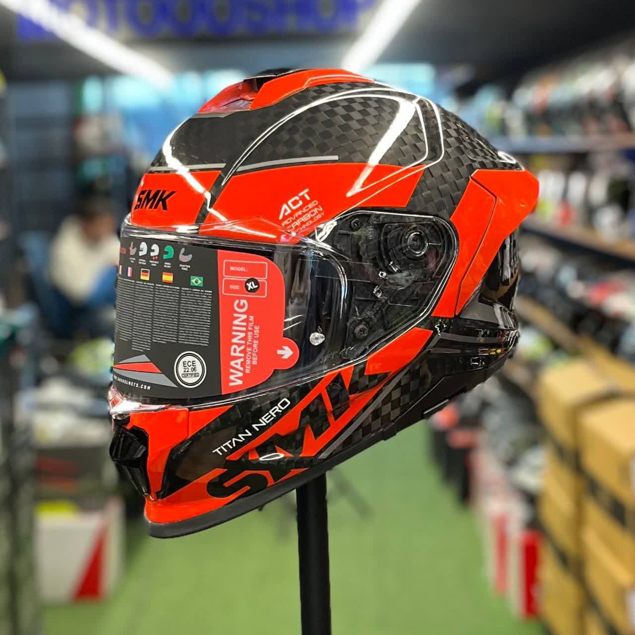 کلاه کاسکت فک ثابت کربن تیتان Smk titan کد 3 — موتوووشاپ | MotoooShop