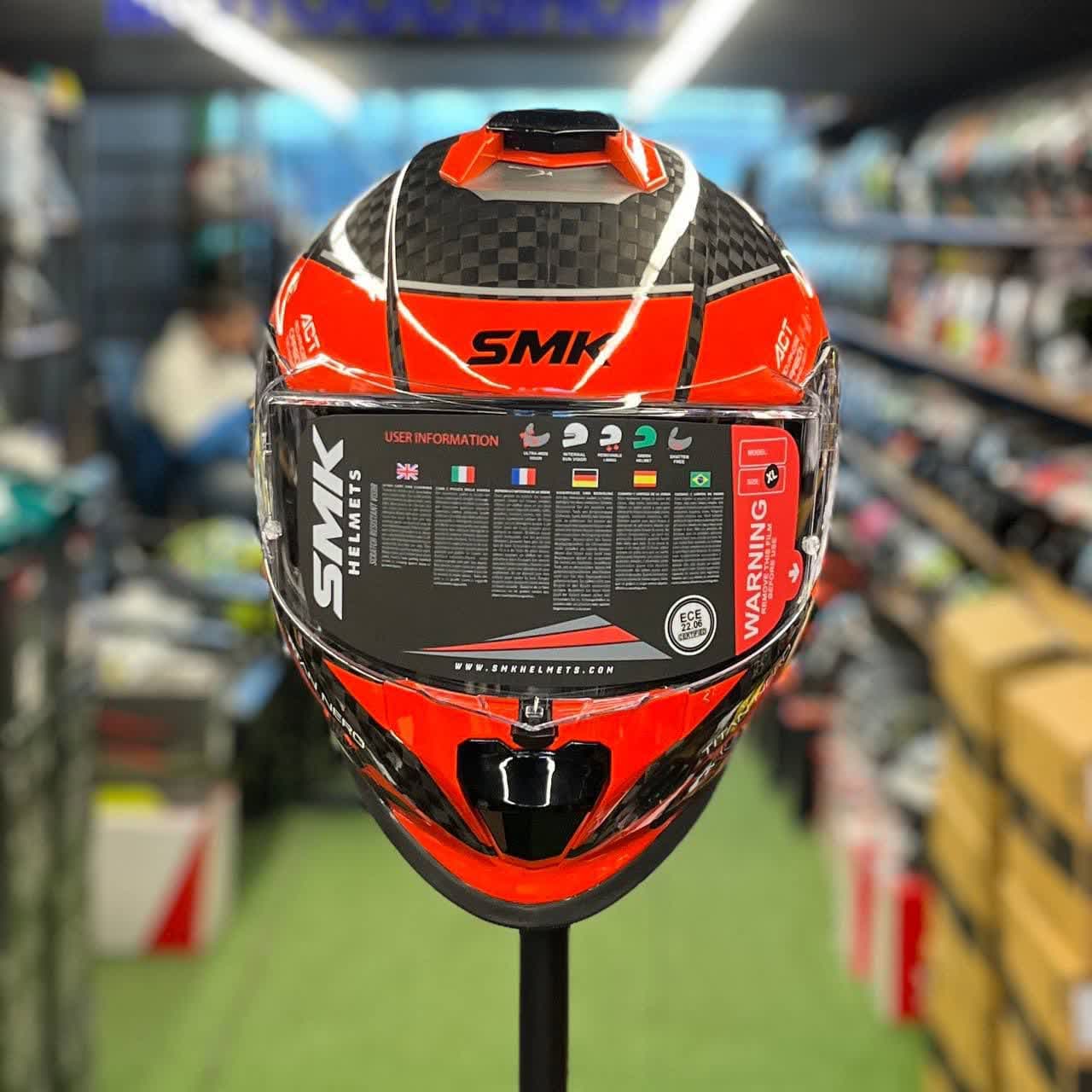 کلاه کاسکت فک ثابت کربن تیتان Smk titan کد 3 — موتوووشاپ | MotoooShop